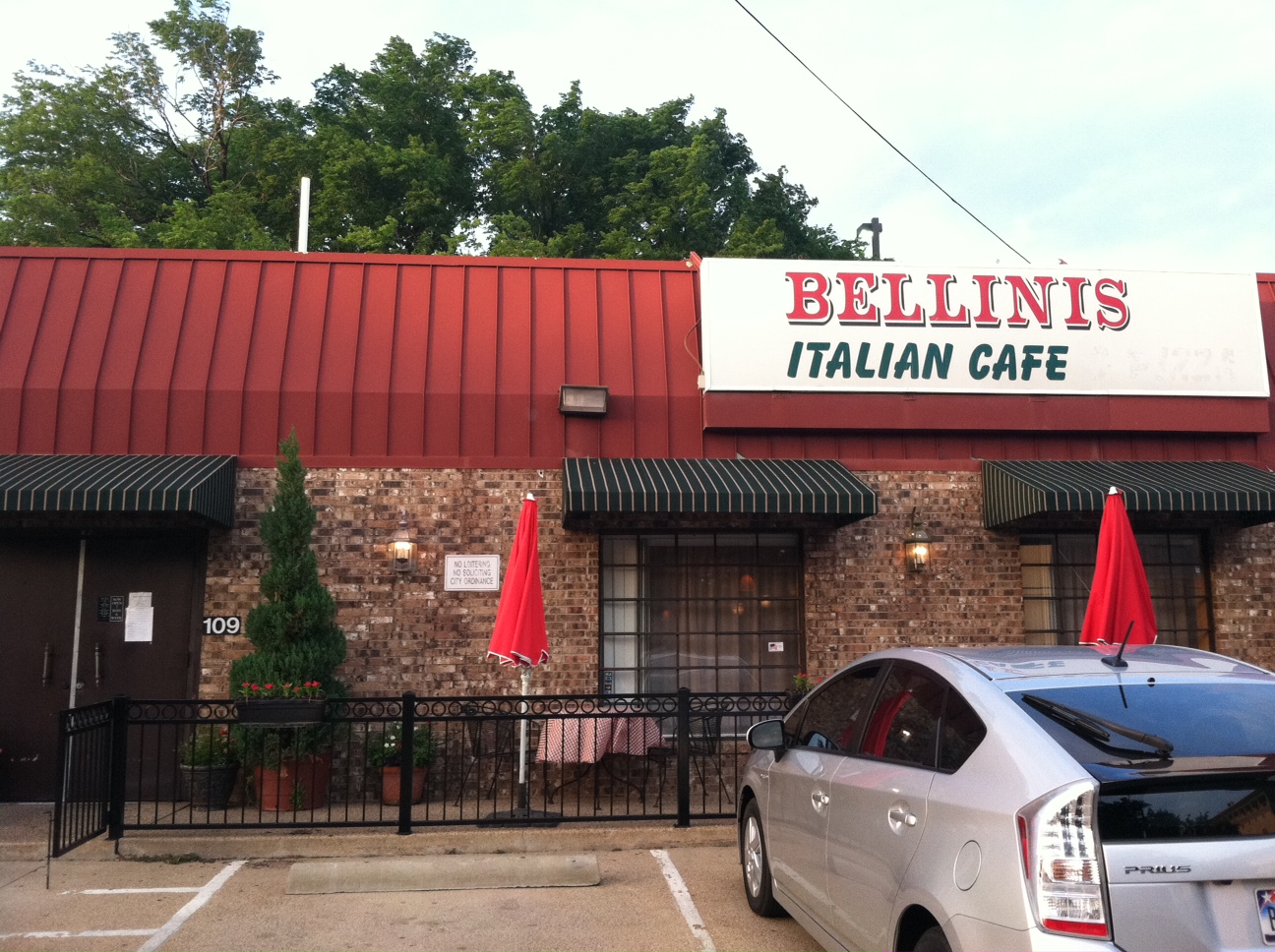 Nibble and Nosh: Bellinis Italian Cafe and Pizza