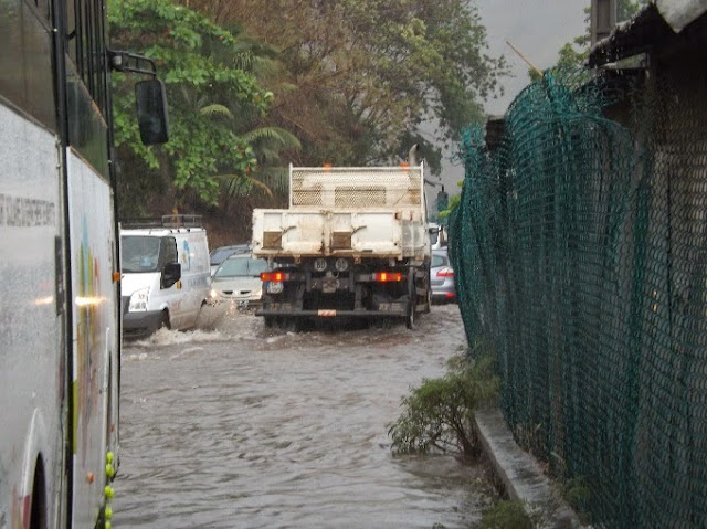Mayotte : Quelques inondations et accidents pour la première grosse ...