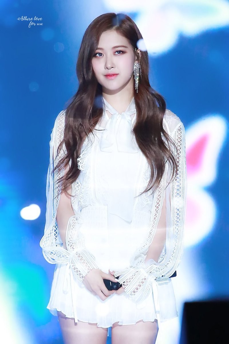 Rosé xinh đẹp gây thương nhớ bằng hàng loạt hình ảnh và gif