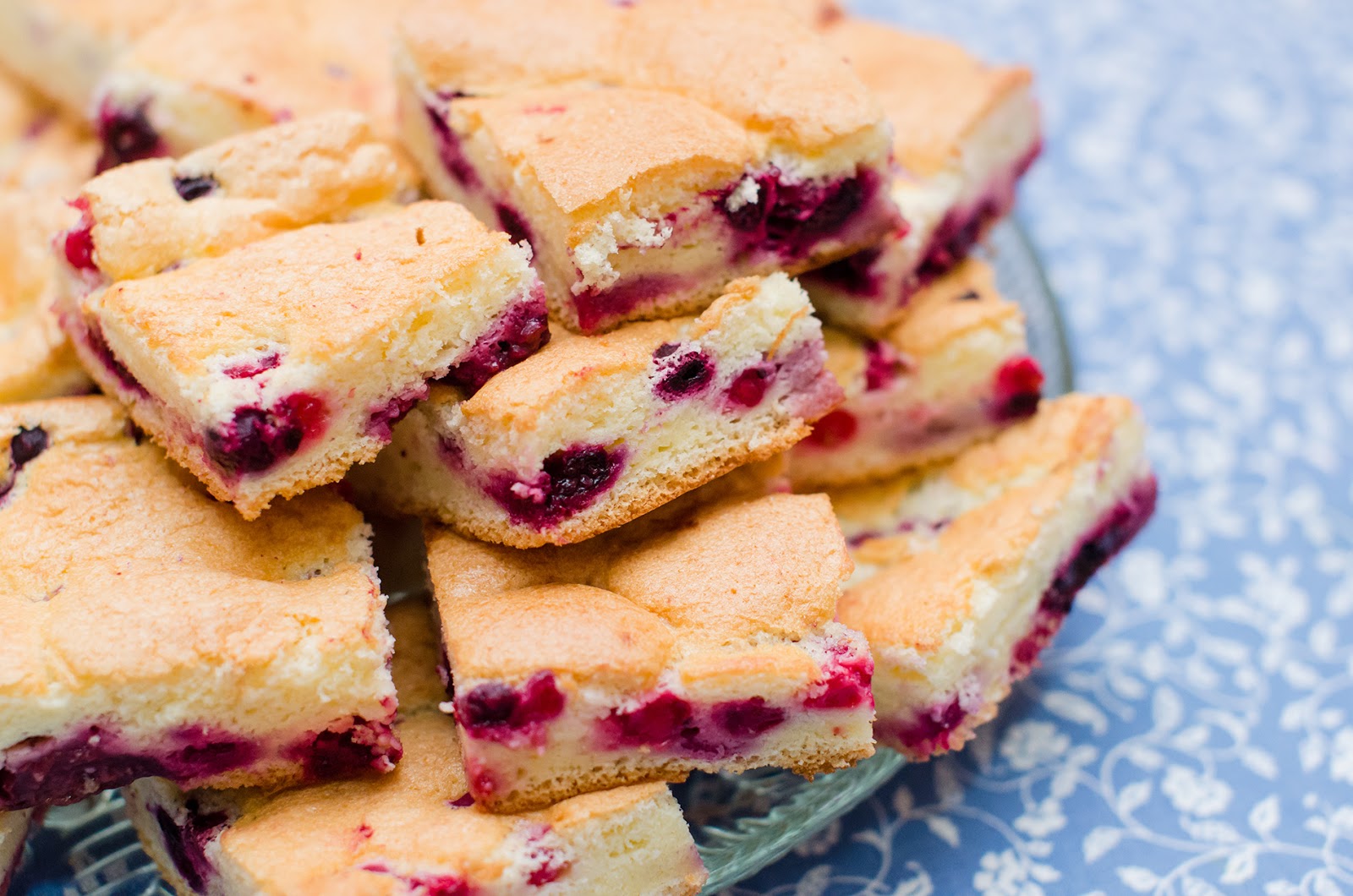 PANDISPAN PUFOS CU FRUCTE DE PADURE | Maria si bucataria