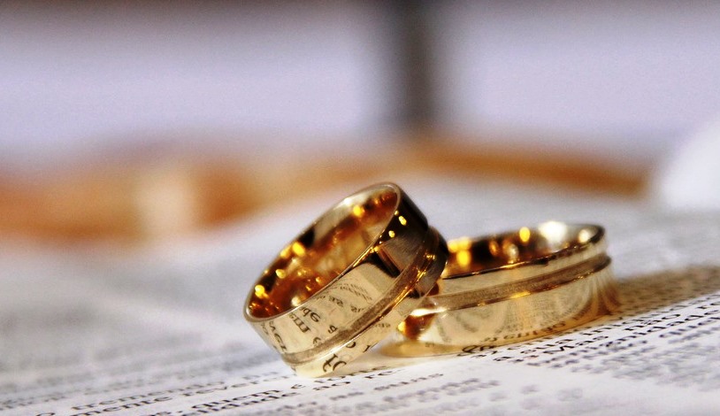 Aur nu-i prea mult in verighete - Pulbere de stele