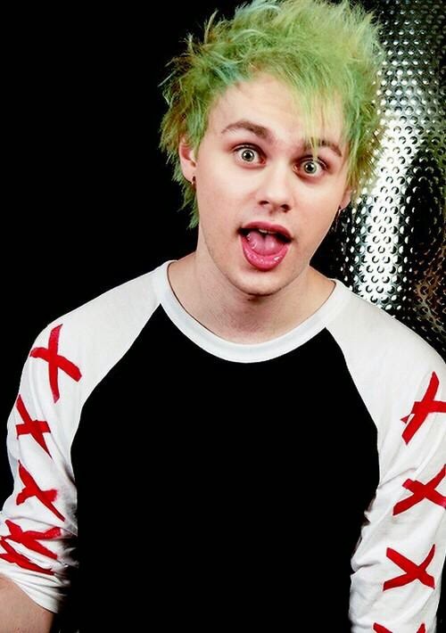 5SOS ID: Biografi Michael Clifford