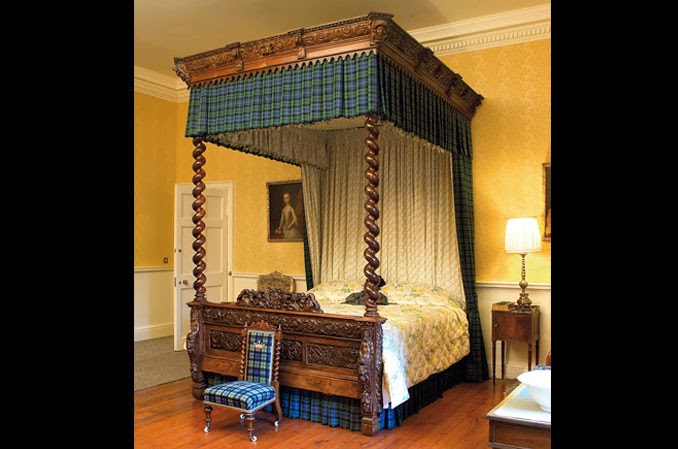 Ciao Domenica: A Scottish Castle