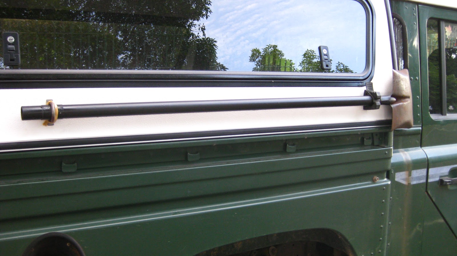 Aussie Old Parked Cars: 1994 Land Rover Defender Tdi LWB Double Cab Ute