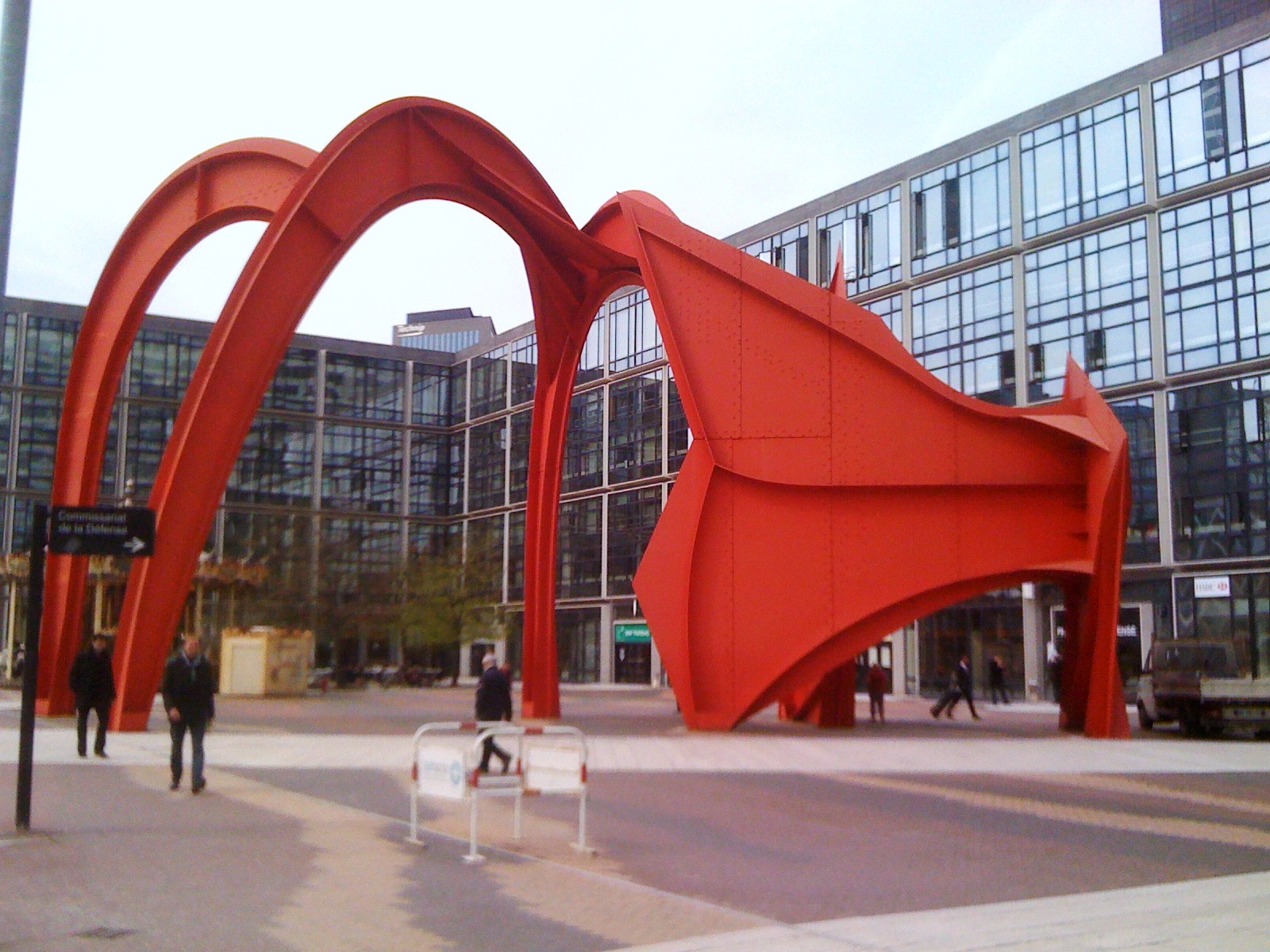 CALDER Le Grand Stabile Rouge ou l'Araignée Rouge