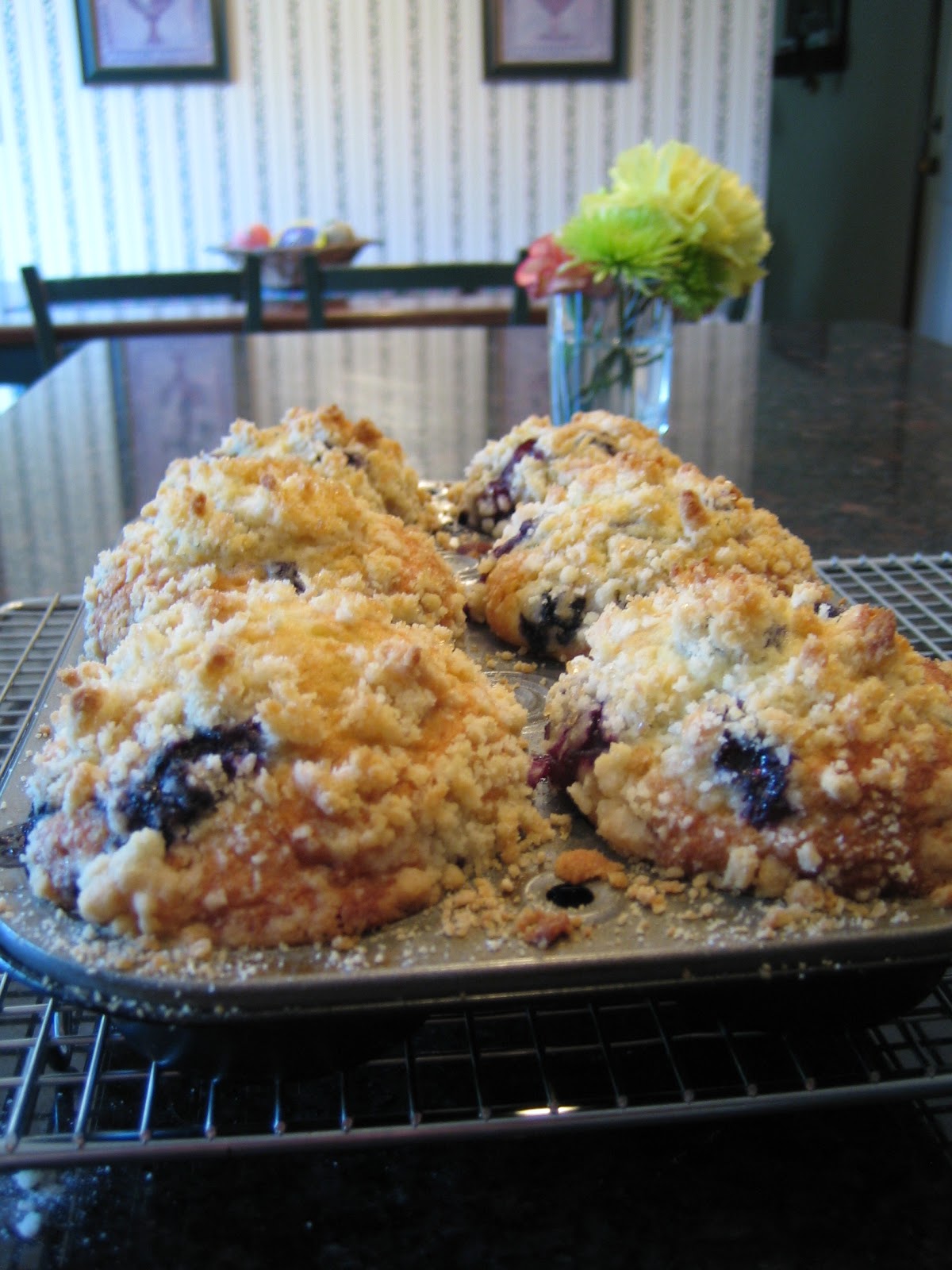 Feel LOVD Everyday: What I Made Wednesday {Bakery-Style Blueberry Muffins}