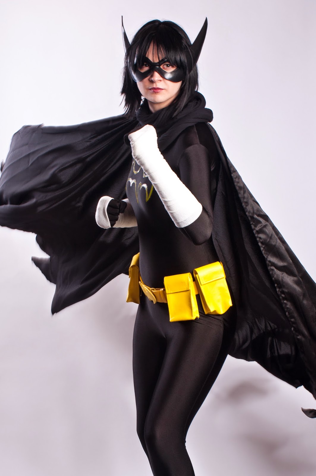 Classic Looking Black and Yellow Bat Girl Cosplays - Creative Cosplay ...