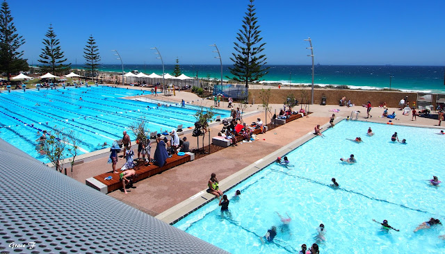 Perth Daily Photo : Scarborough Beach swimming pool..