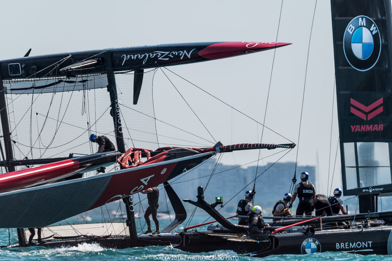 AC35 / Two capsizes mark spectacular practice day in Chicago | ScanVoile