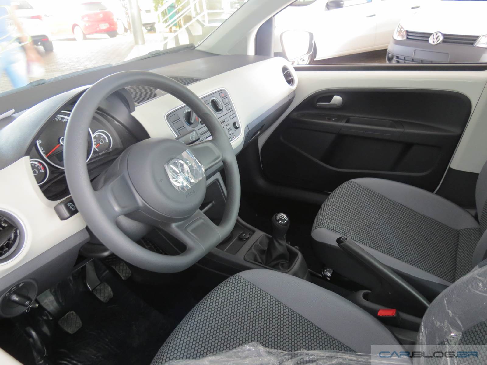 Volkswagen up! TSI: vídeo, fotos e especificações oficiais