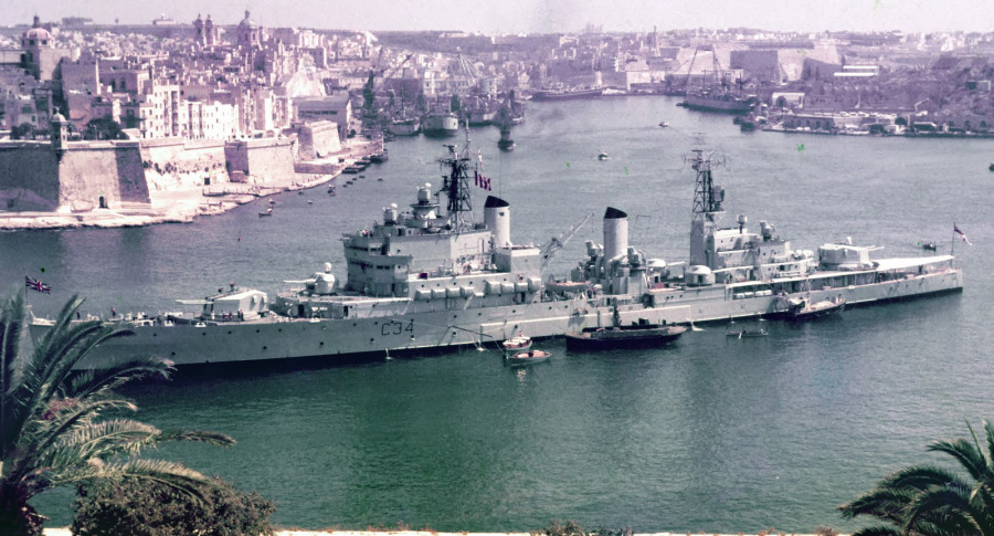 Battleships and Gun Cruisers of the Major Cold War Navies