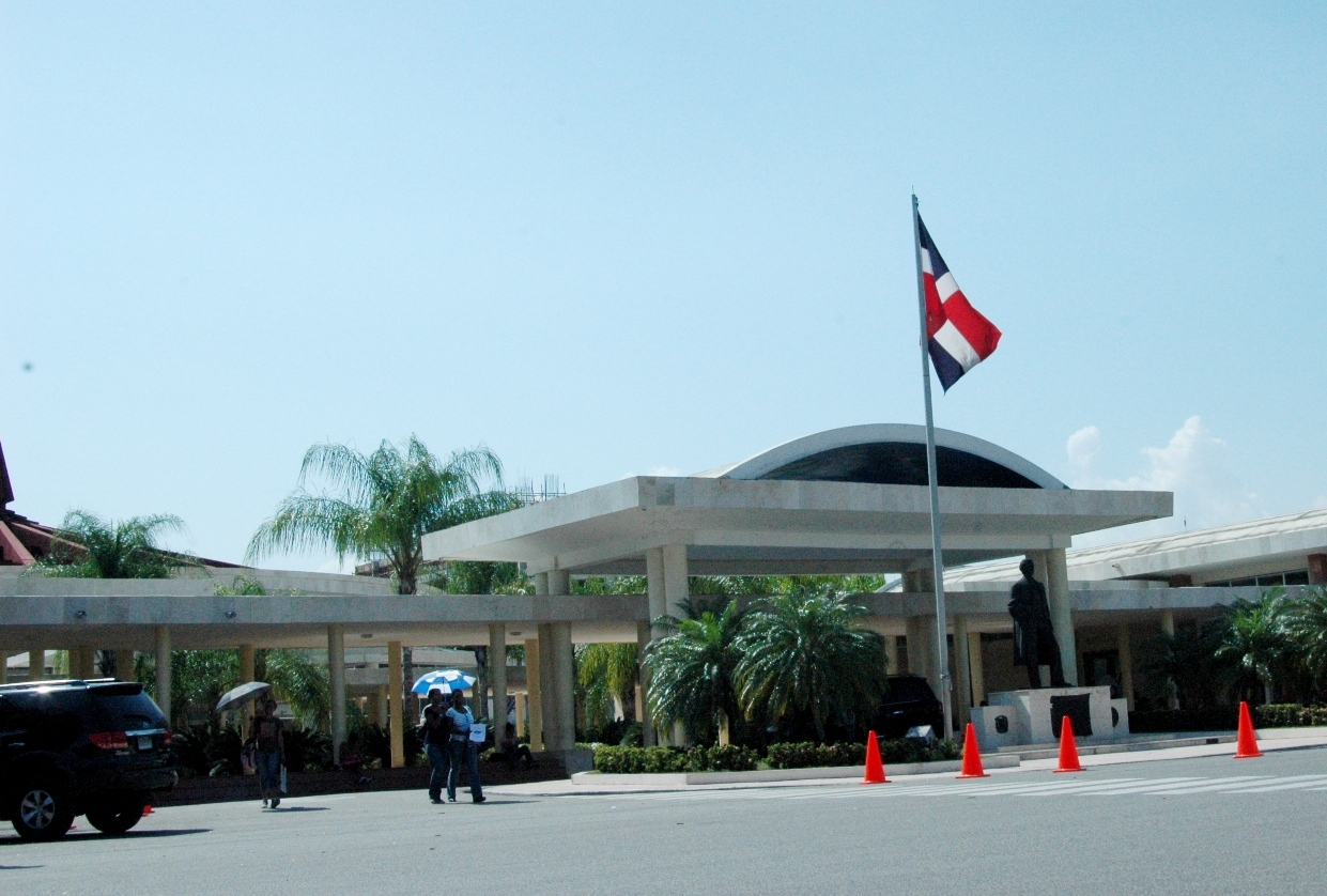 Informativo en Línea: La UASD confirma graduación será en el Palacio de ...