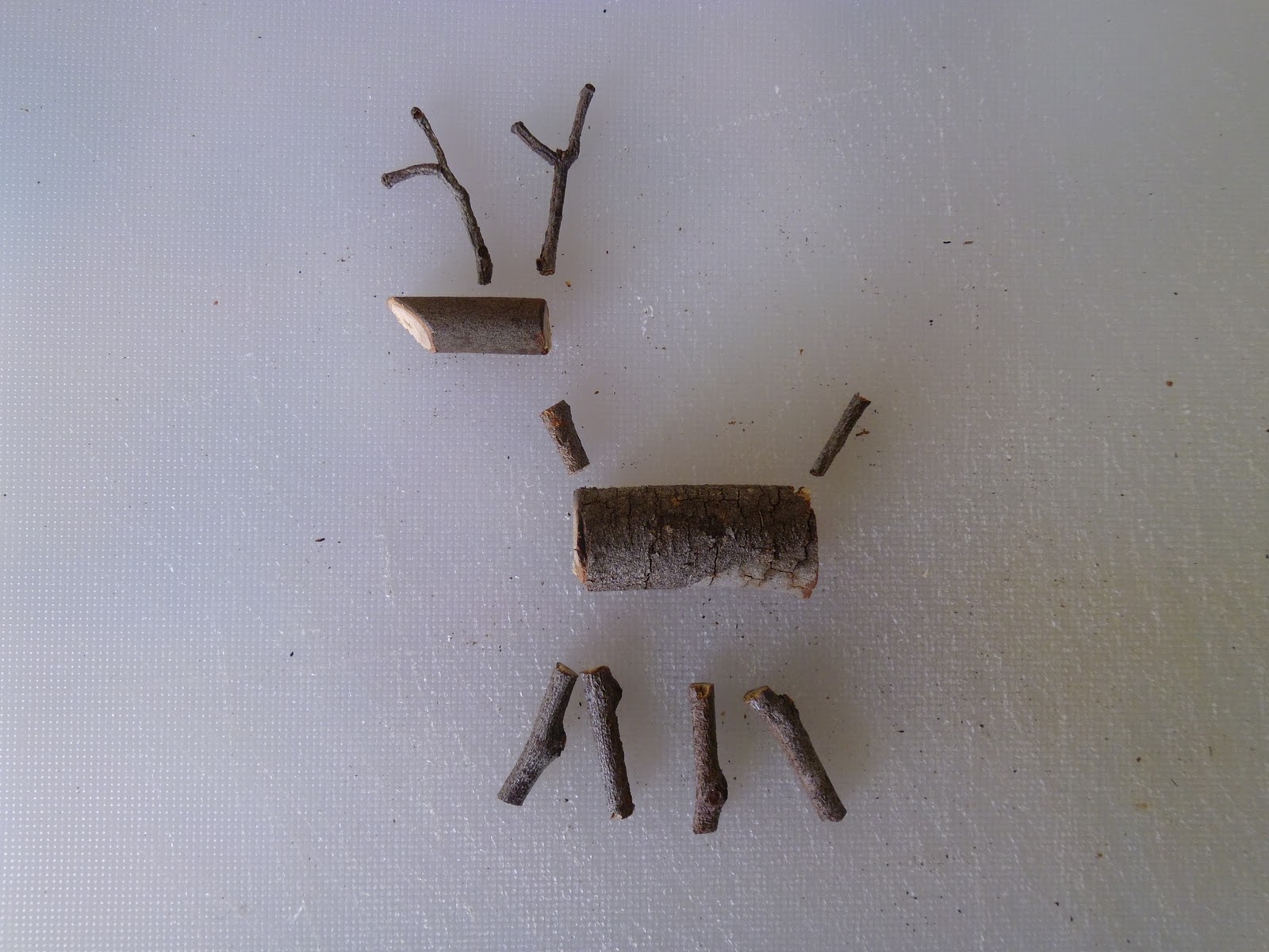 Something Lubely...: how to make a stick reindeer...