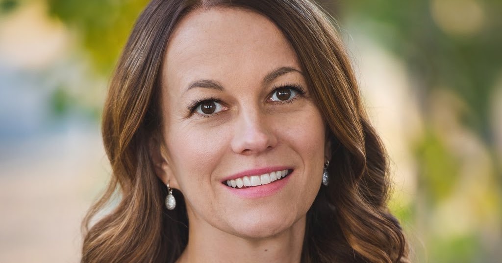 Amor Entre Paginas : Ally Condie - Biografia