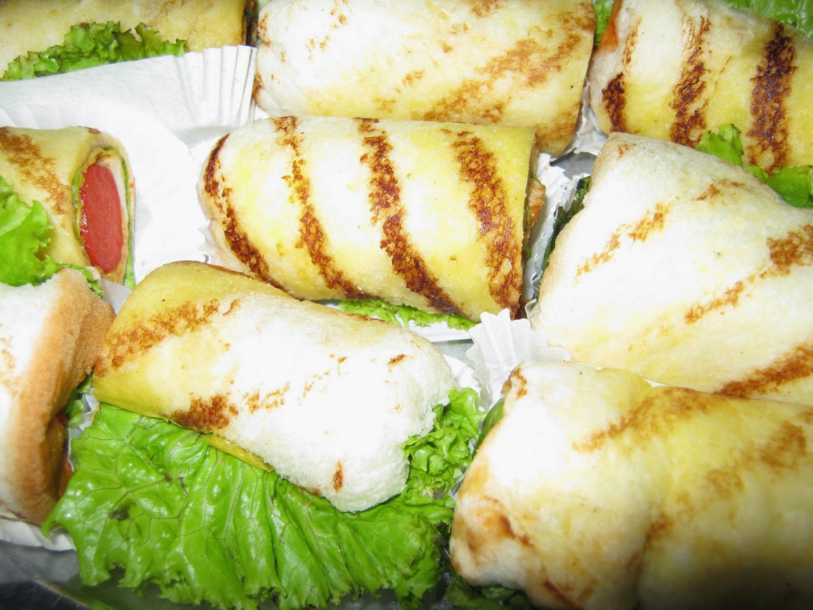 CAFE & RESTO: RESEP ROTI BAKAR GULUNG ISI SOSIS