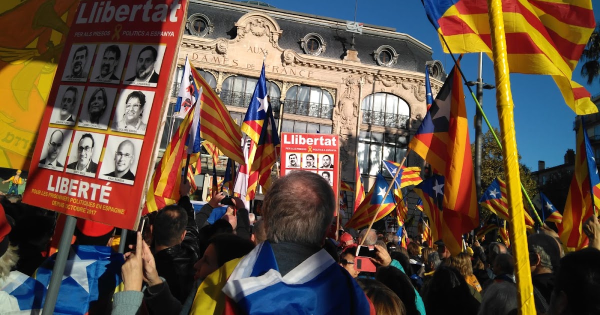 Tàrrega per la Independència: Llaços, pancartes i estelades