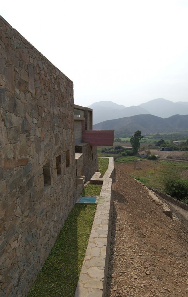 Arquitectura Reciente: Casa Pachacámac - Luis Longhi - Lima, Perú