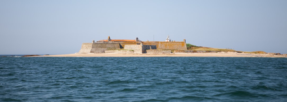 FORTE DA ÍNSUA. SOLO ACCESIBLE POR MAR.