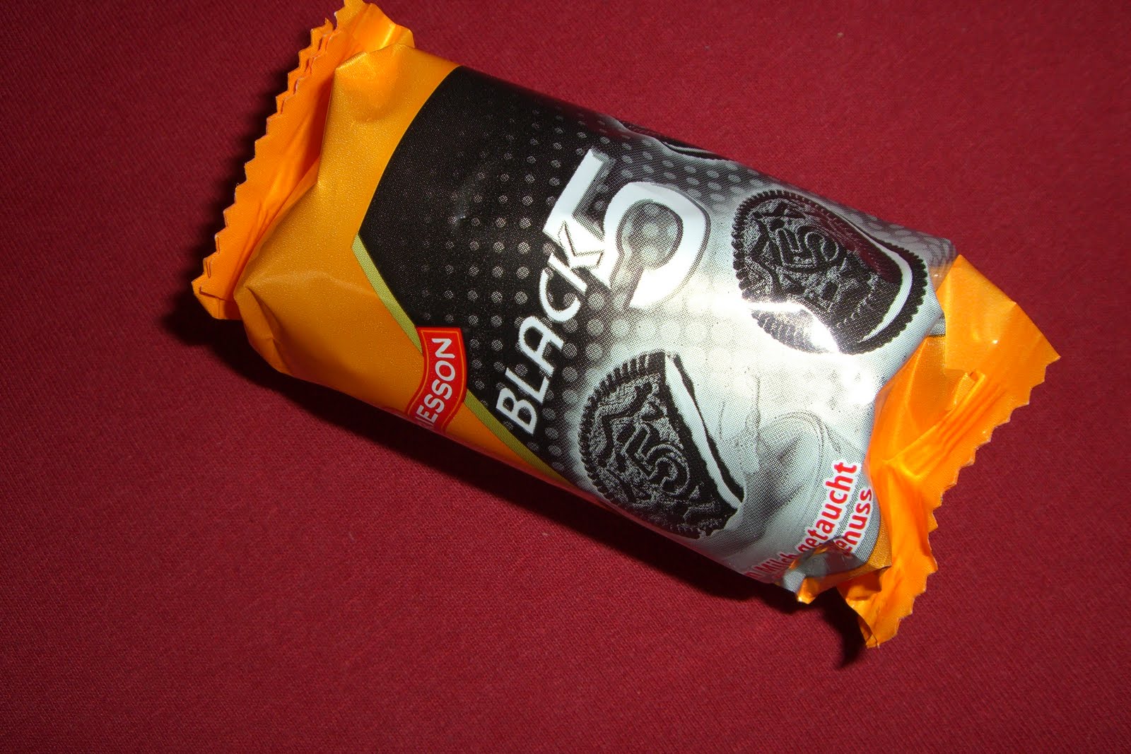 Pretty Peas: Trying Fake Oreos