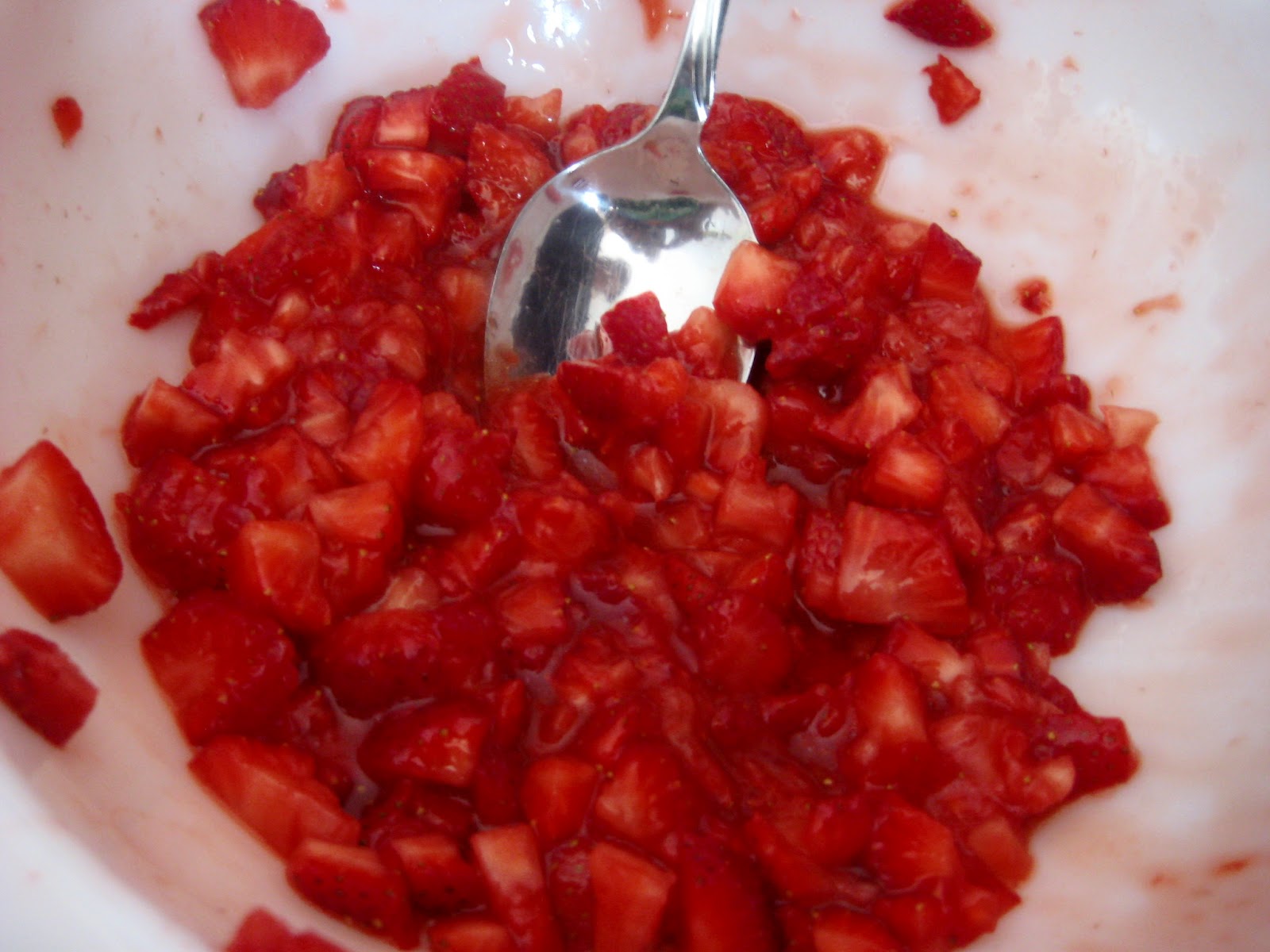 2 Broke Bakers: It's sooo Fluffy Strawberry Ganache Cake