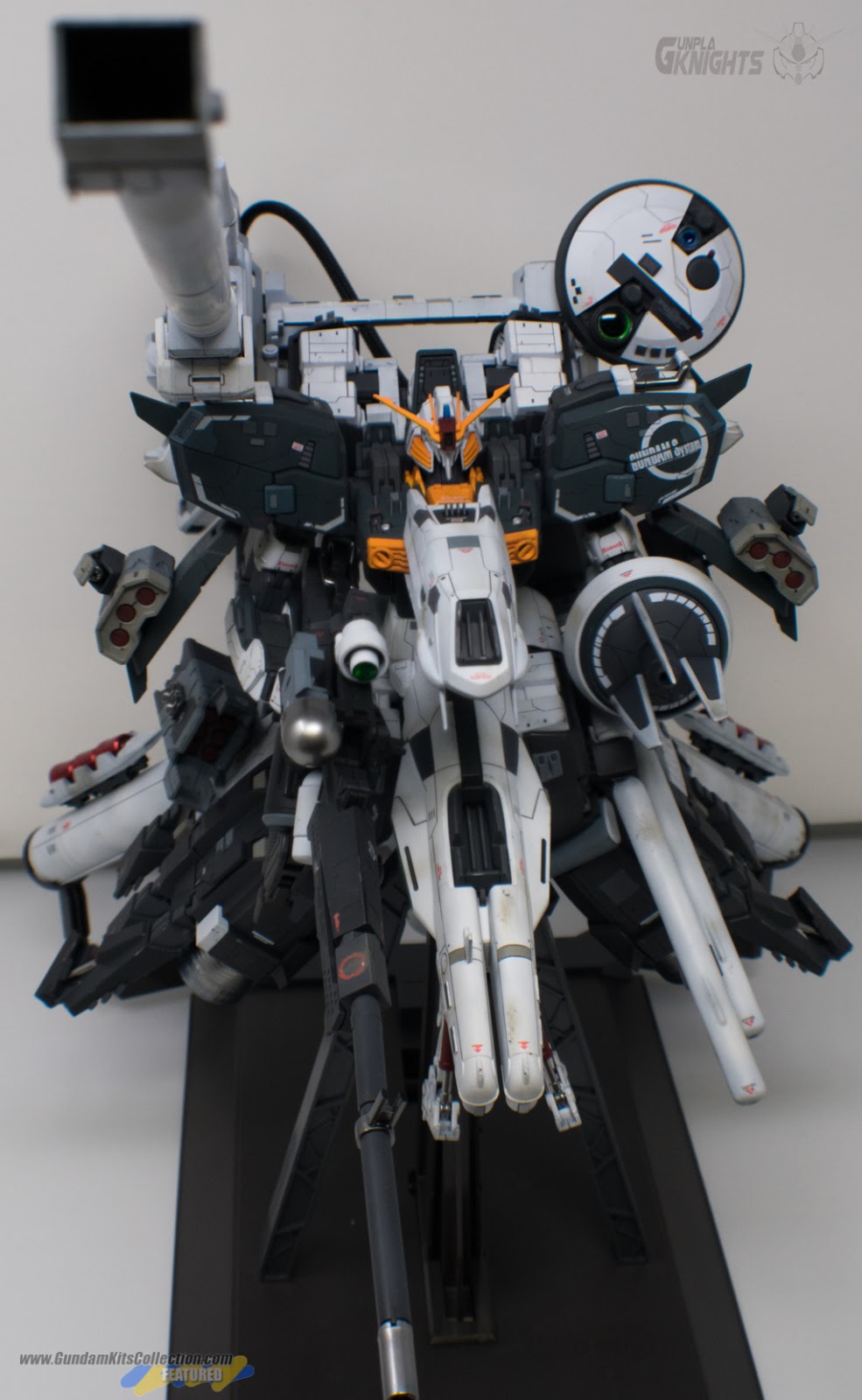 Custom Build: MG 1/100 Deep Striker "Crusader Armament"