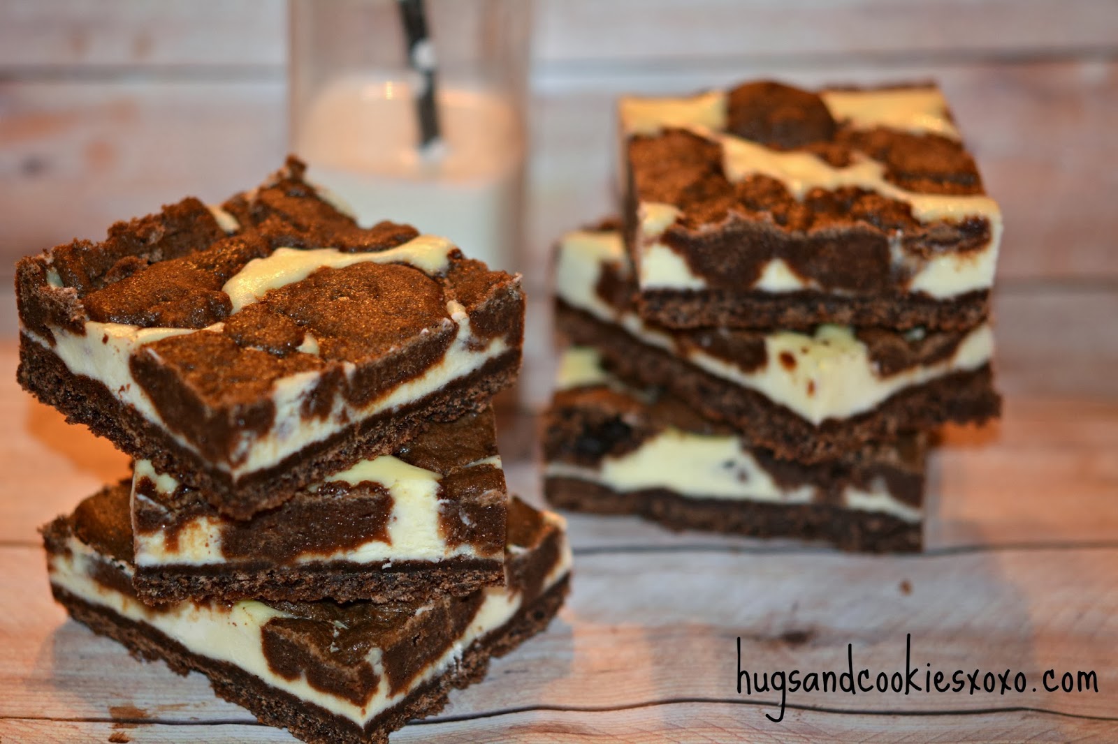 CHOCOLATE & WHITE CHOCOLATE CHEESECAKE COOKIE BARS - Hugs and Cookies XOXO
