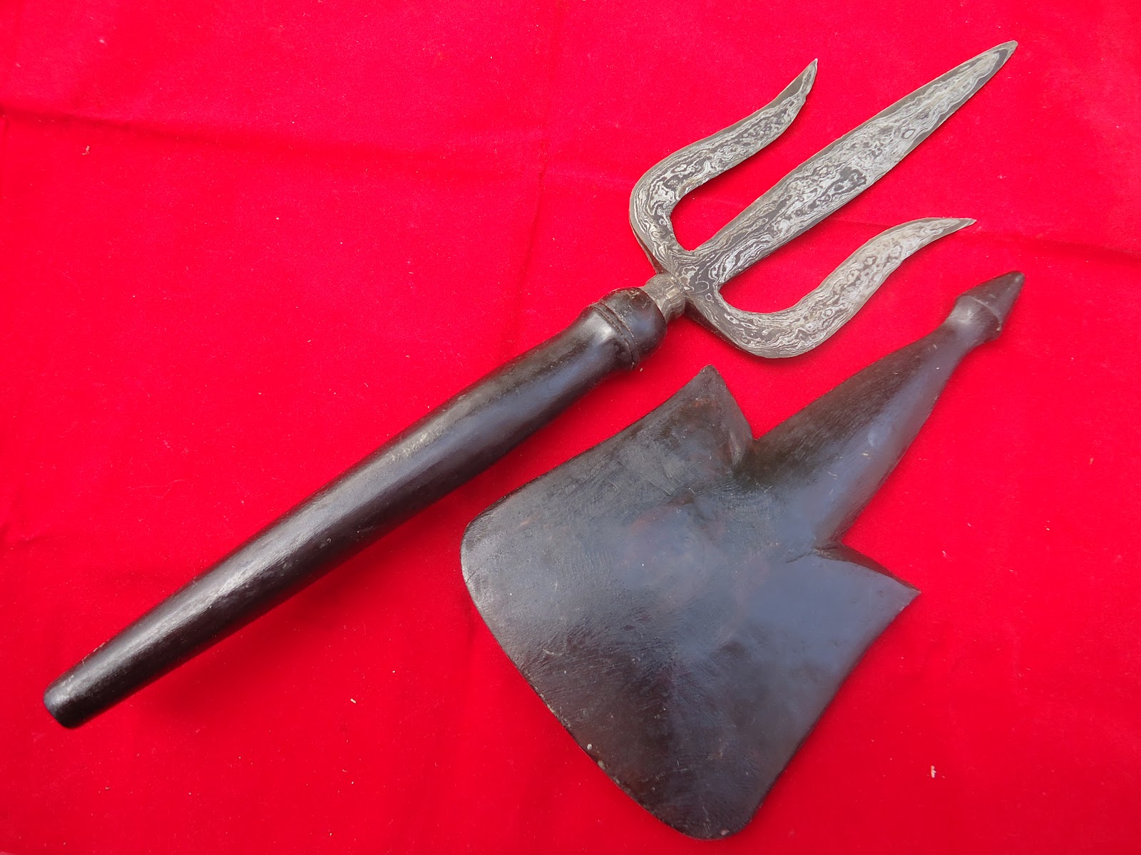 TOMBAK TRISULA - KERIS