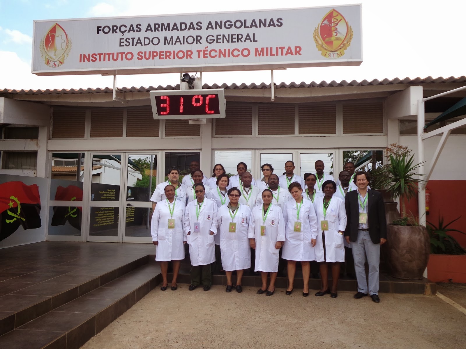 Mundo Biomédico - Angola: Foto de Família - 1ª Turma do MESTRADO em ...