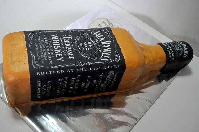 Izah's Kitchen: Jack Daniel Bottle Shaped cake for Kanna