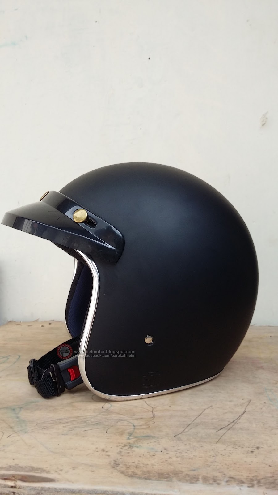 Helm Retro BlackDoff + Pet ~ Helm Vespa