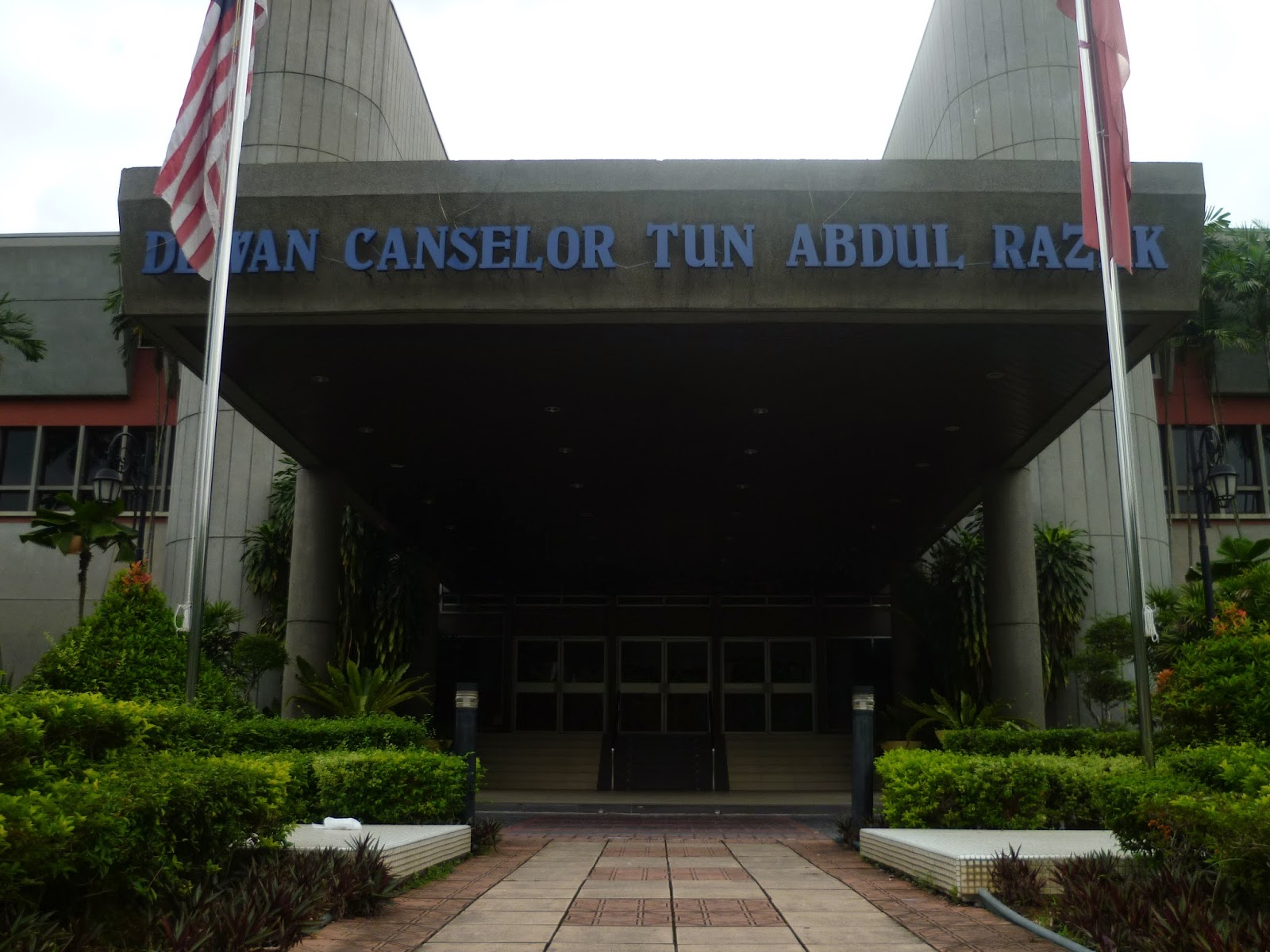 CLICK AND VIEW!: Bangunan-bangunan Sekitar UKM, BANGI, (MEDIUM SHOT)