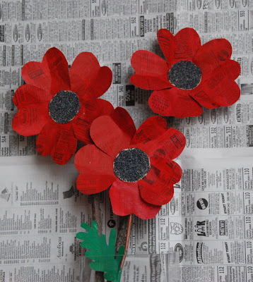Red Poppy Veteran's Day Craft | Munchkins and Mayhem