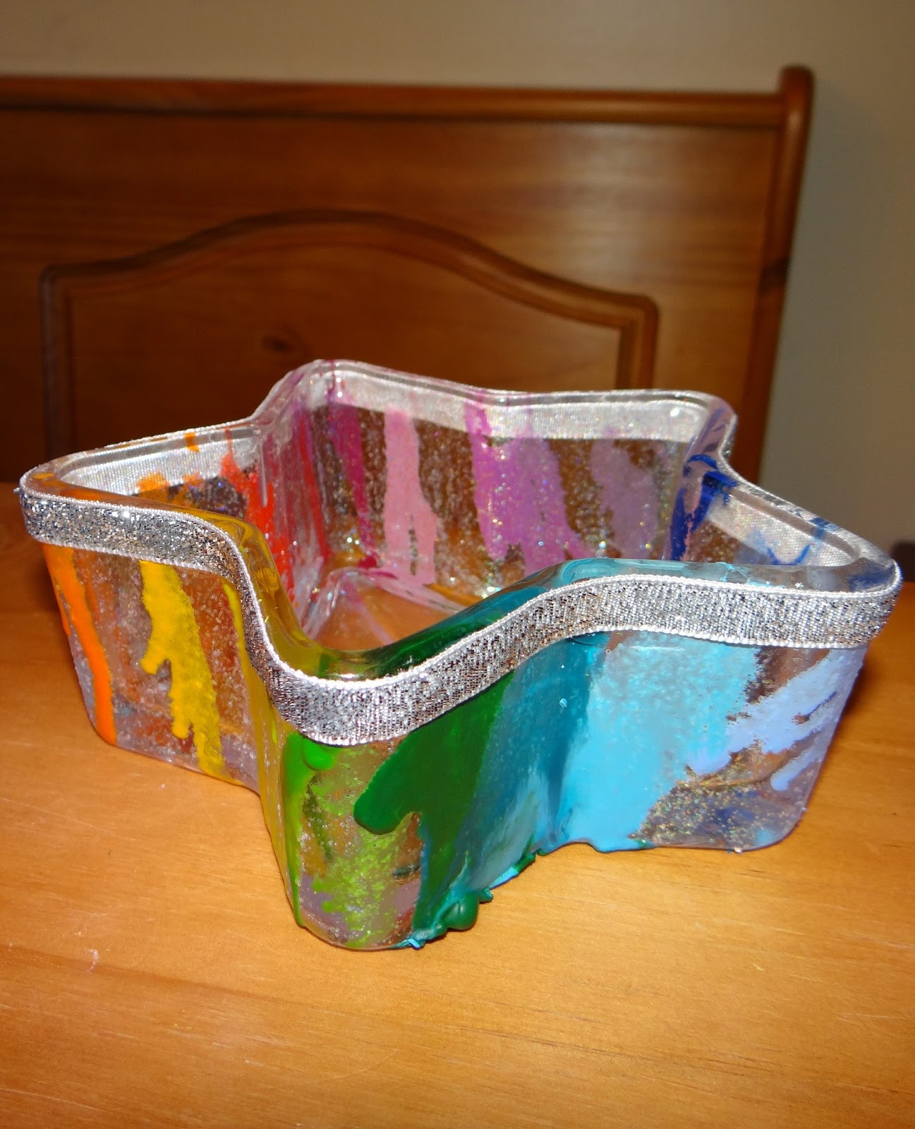 Amber's Craft a Week Blog: Melted Crayon Decorative Bowls