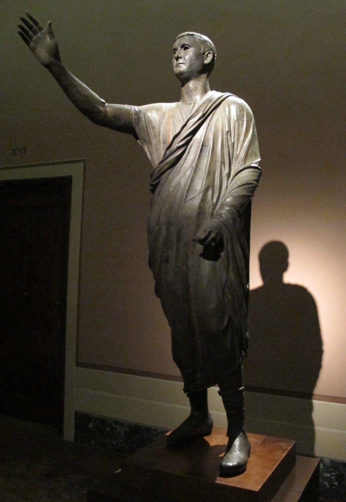 CESIM - Centro Studi e Iniziative di Marineo: STORIA DEL "SALUTO ROMANO"