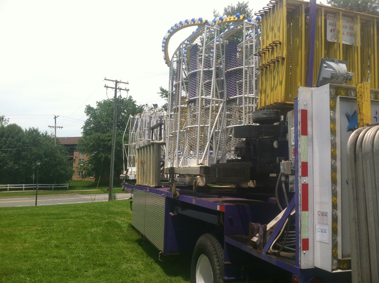 Carnival Chasing : Snyders Amusements setting up the Middletown ...