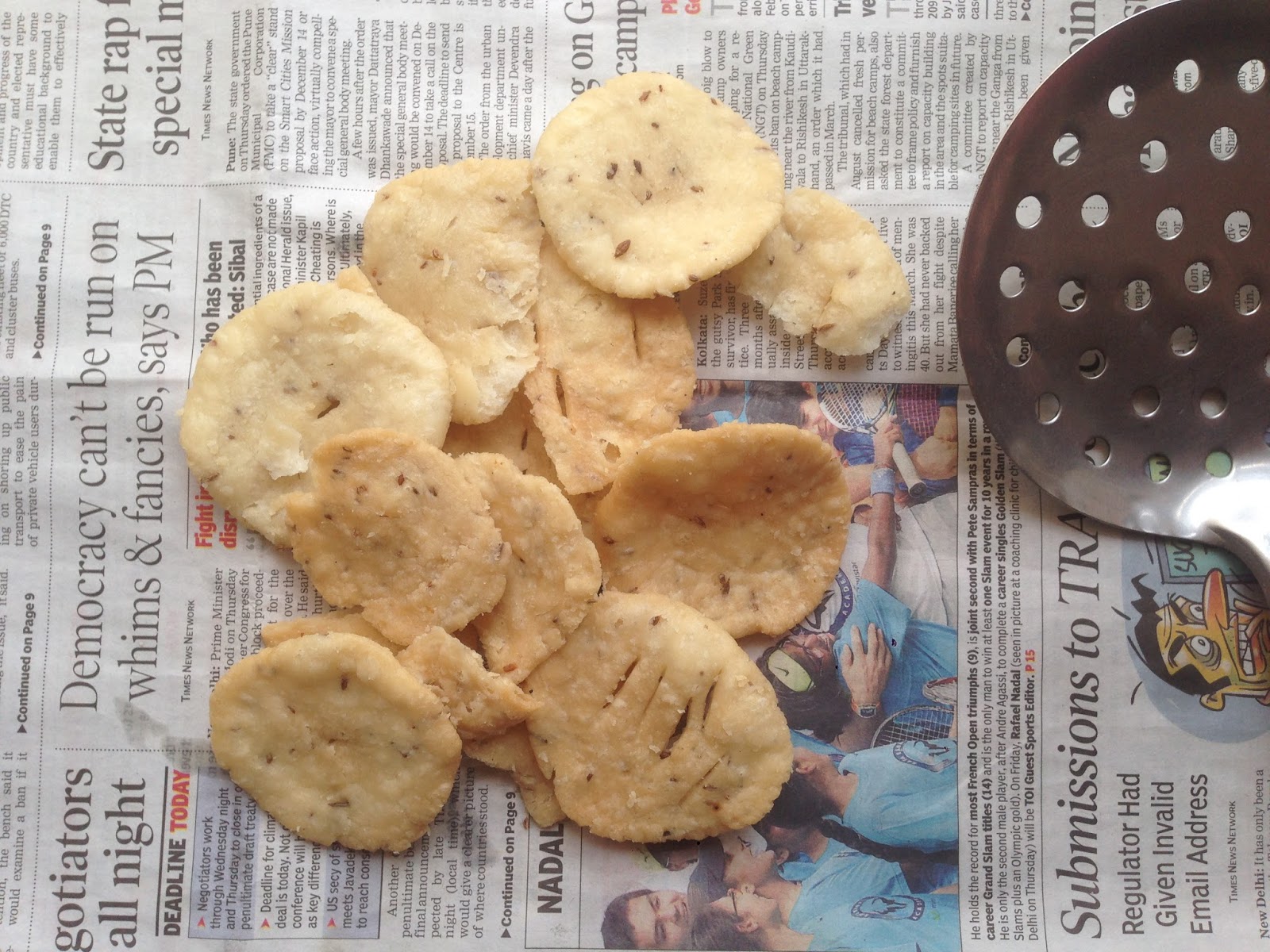 Khara puri or kara puri tea time snacks - Hellomomy