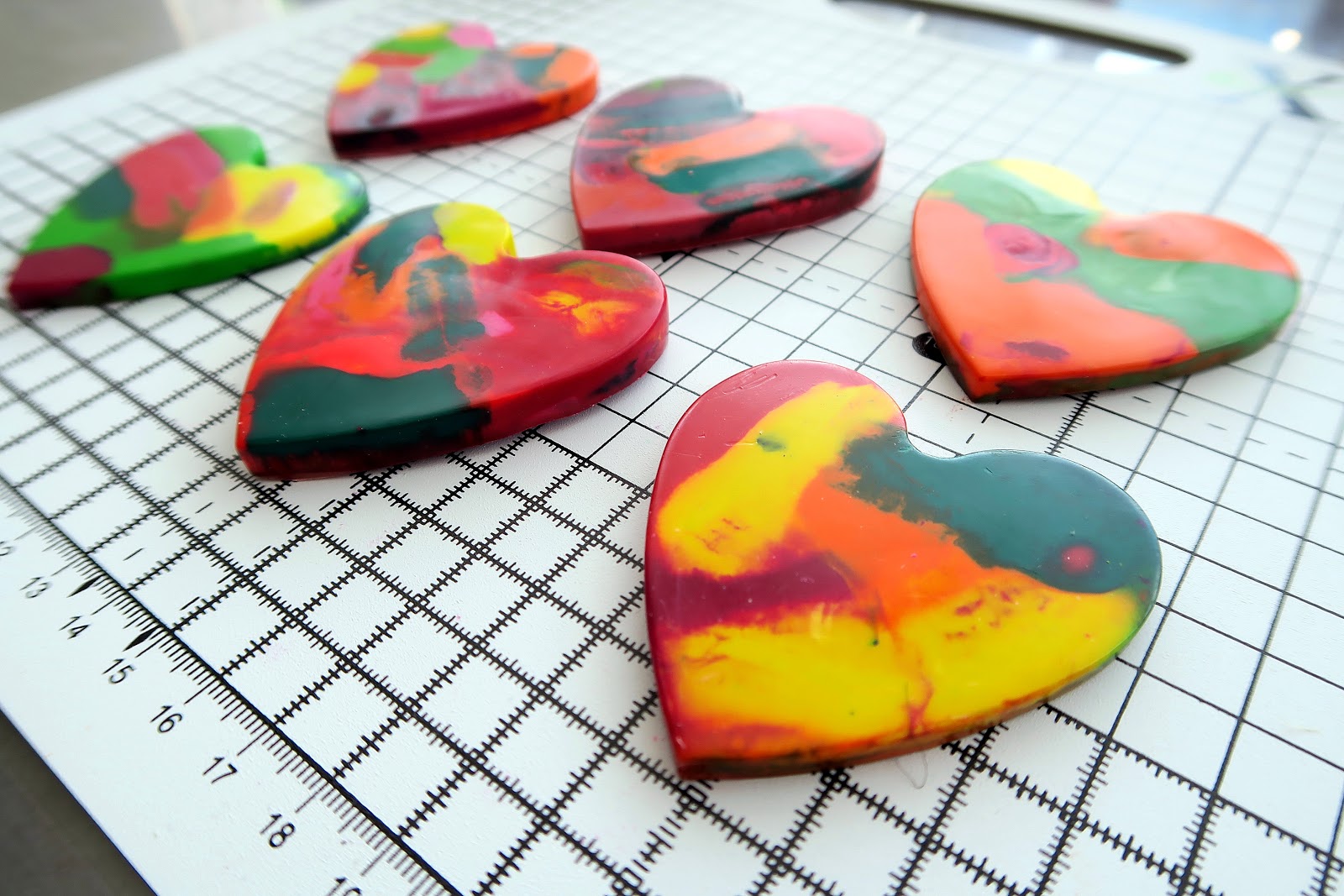 Teacher melted crayons card + FREE printable wrap | mamaisdreaming ...