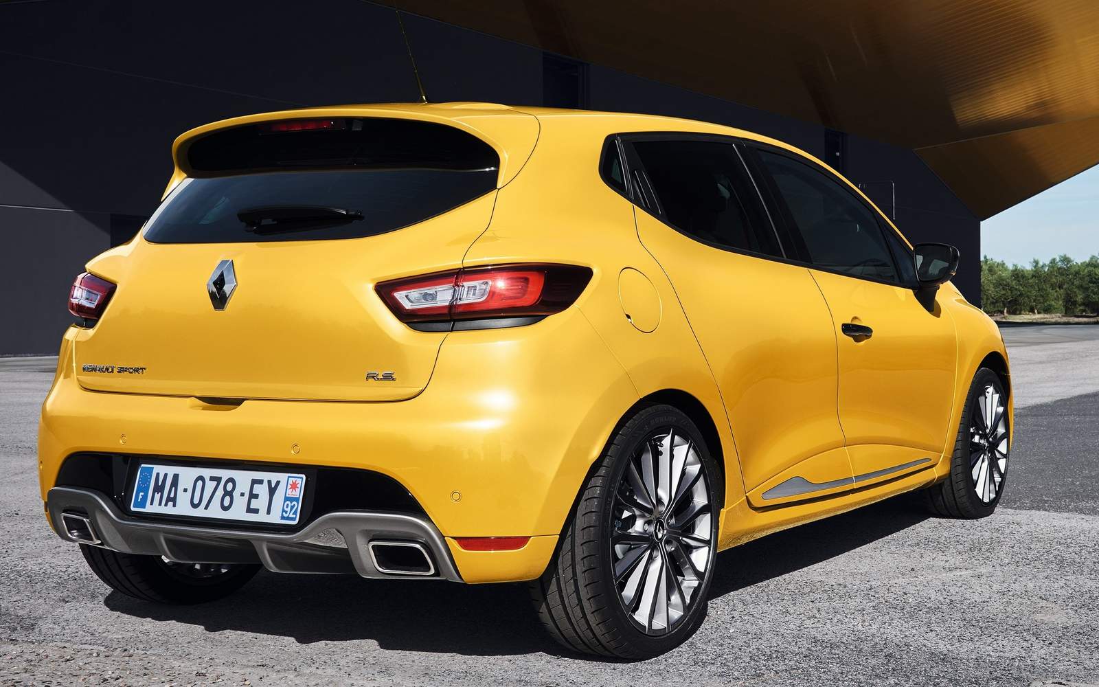 Renault Clio RS: 220 cv e câmbio de dupla embreagem