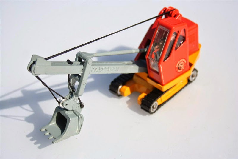 Studio Pluche: Corgi Priestman