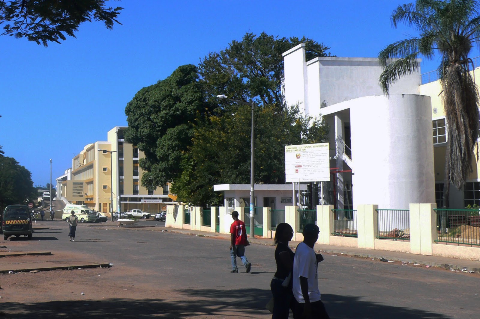 Hospital Central de Maputo - edifício modernista reabilitado