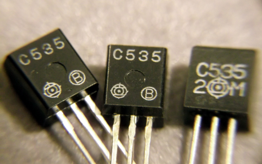 For Sale - 2SC535 Hitachi NPN Vintage Semiconductor Transistors - £0.99 ...