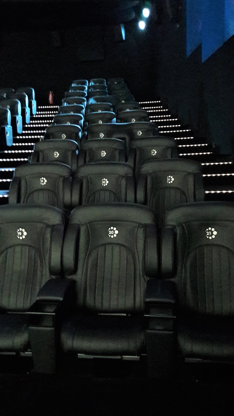 CGR Paris Lilas présente la salle Ice (immersive Cinema Experience ...