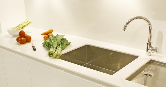 GRAFIS INTERIOR Furniture & Decoration: KITCHEN SET