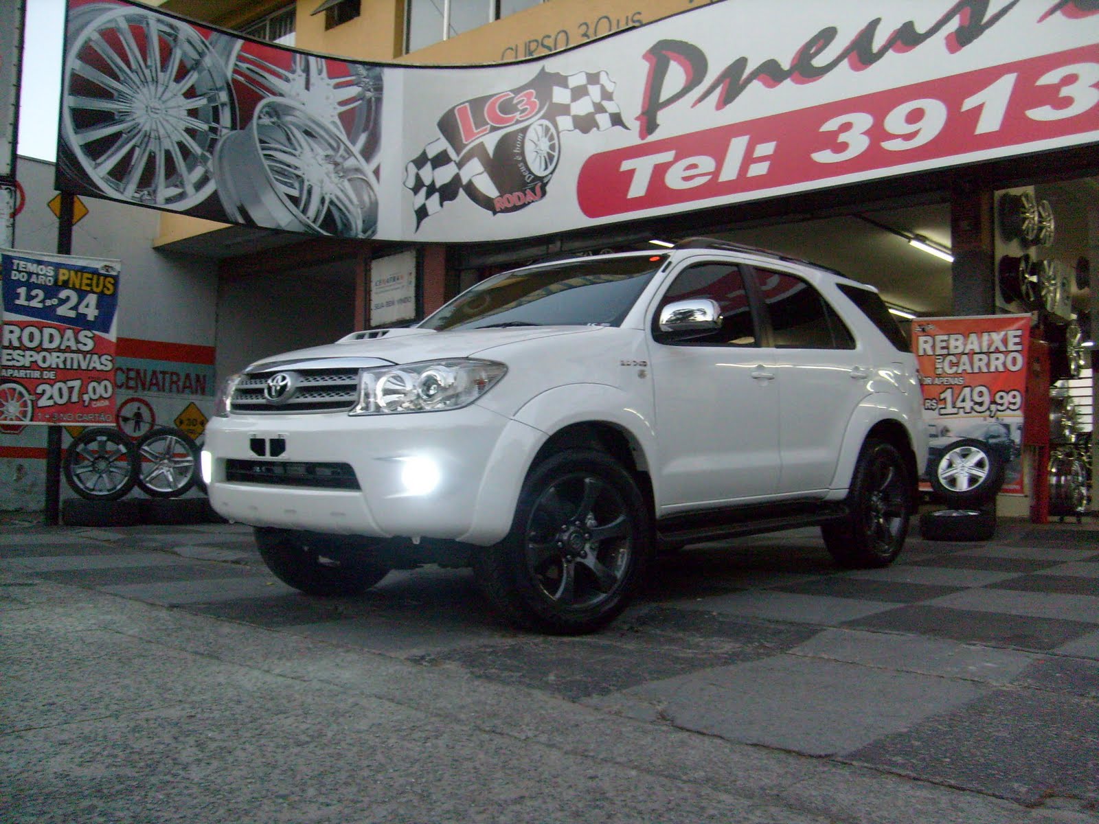 lc3 pneus e rodas: HILUX SW4 aro 20" BLACK