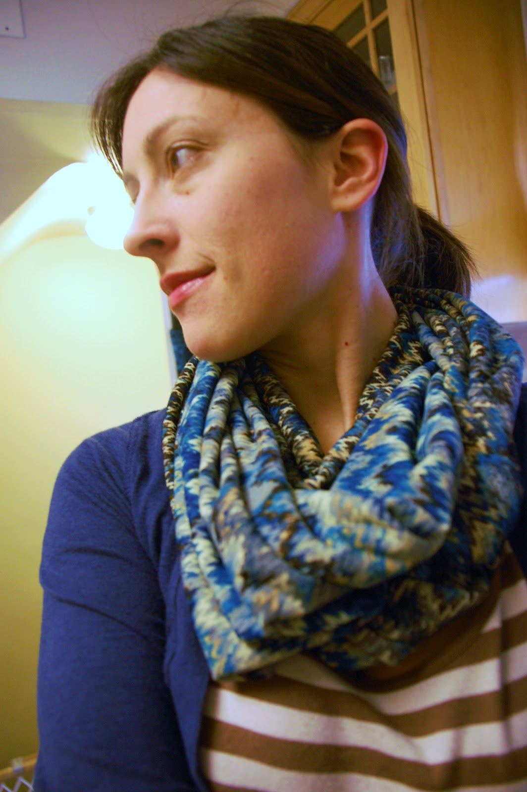 Thar She Sews!: Easy infinity (circle) scarf