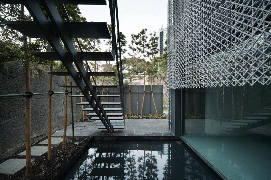 Novel Architecture: Mesh/Earth Terrace House