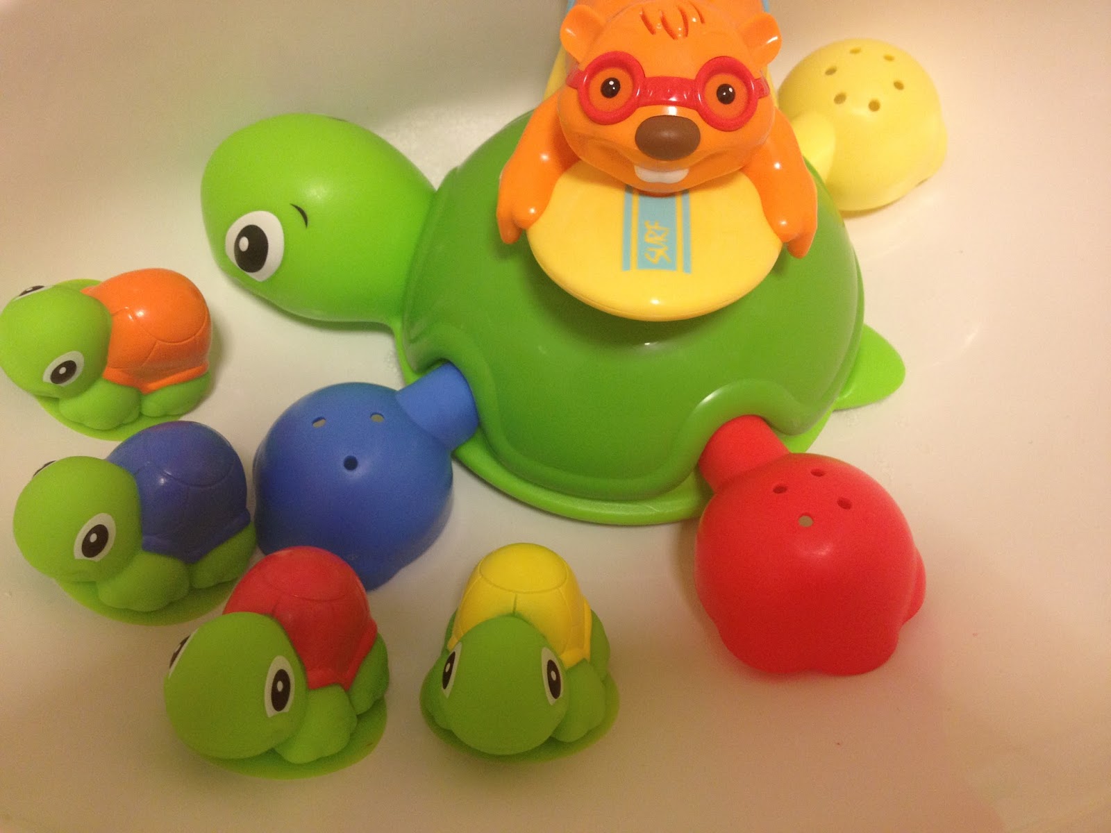 Tomy Aqua Fun - Surfin Beaver & Turtle Tots Review - MUMMY TO THE MAX