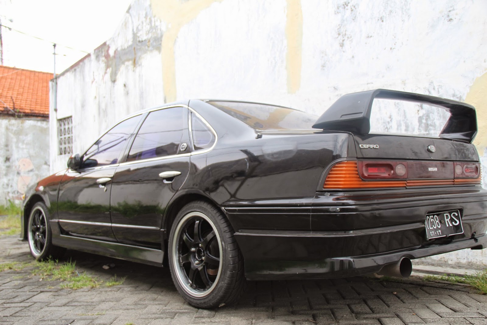 Rupa-Rupa Barang2nd: NISSAN CEFIRO TAHUN 1991 MODIF BODY KIT (TERJUAL)
