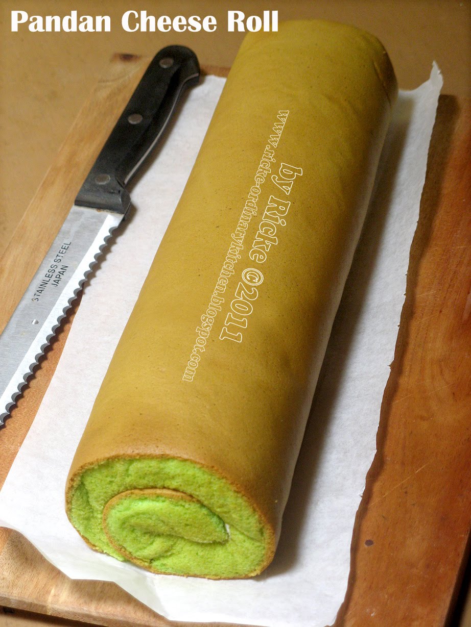 Just My Ordinary Kitchen...: PANDAN CHEESE ROLL