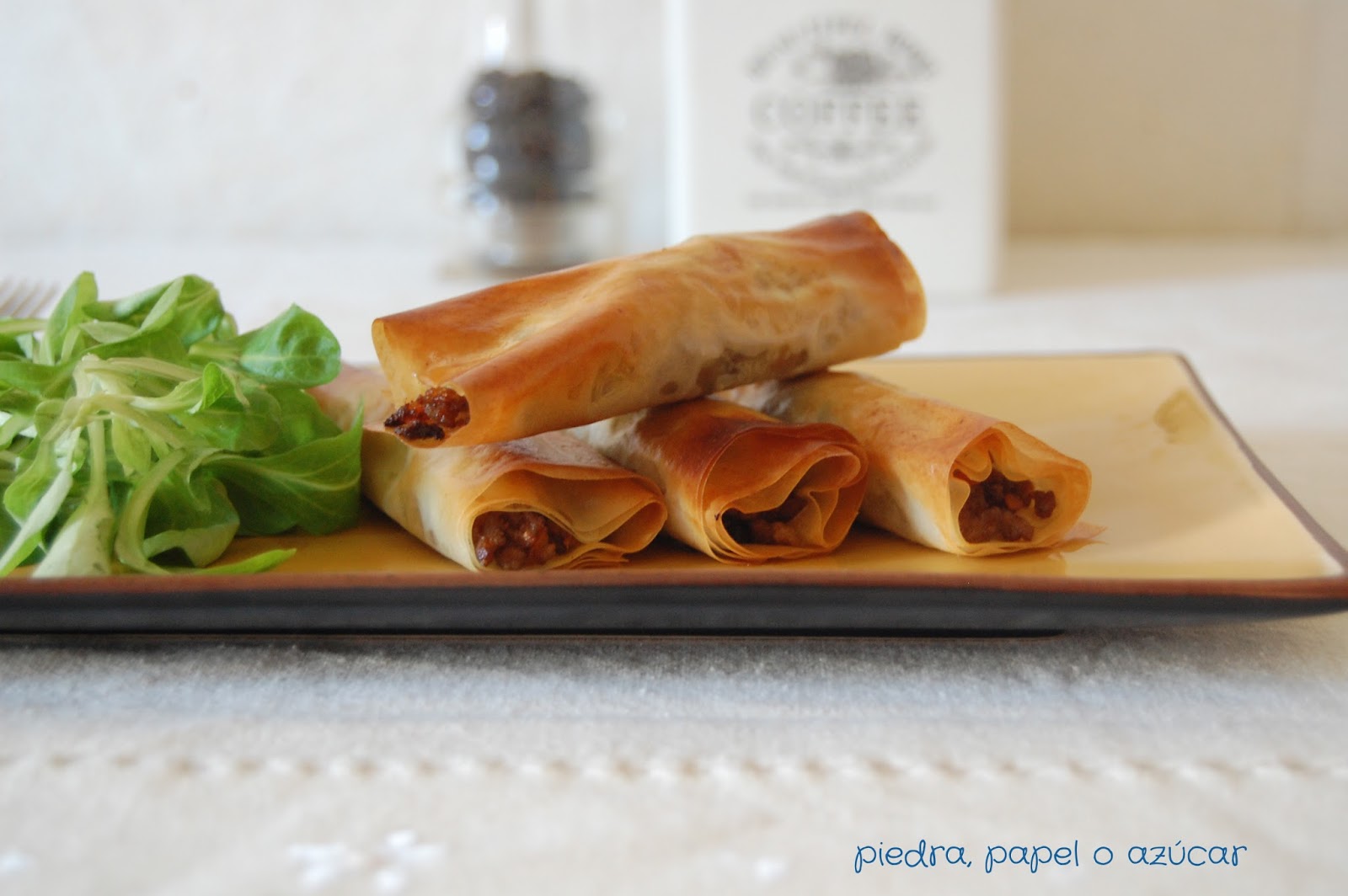 Piedra, papel o azúcar: Canelones de pasta filo con carne, nueces y canela